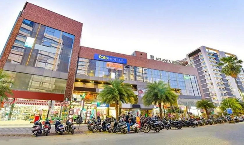 Fabhotel Happinex - Surat