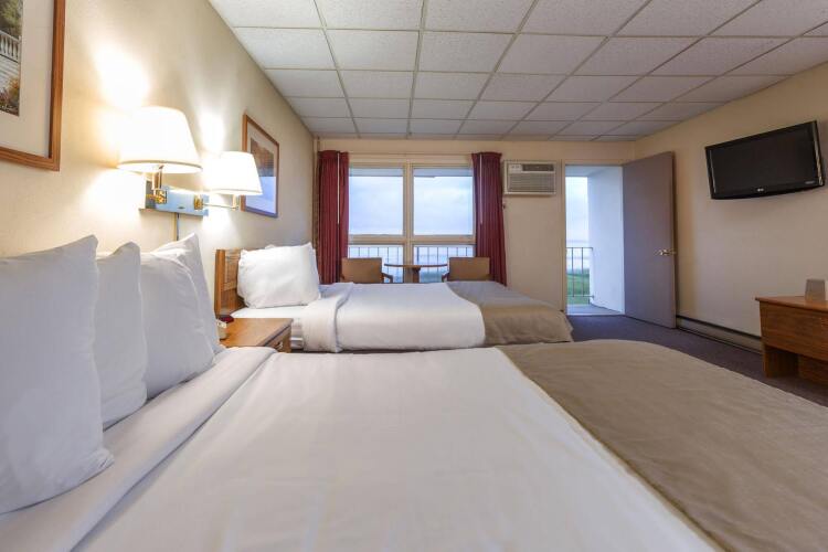 Terrace Bay Hotel - Gladstone, MI