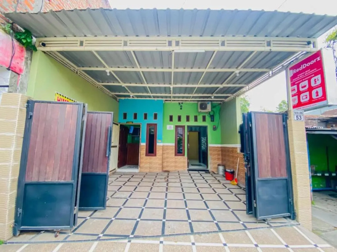 Reddoorz Near Sunrise Mall Mojokerto - Mojokerto