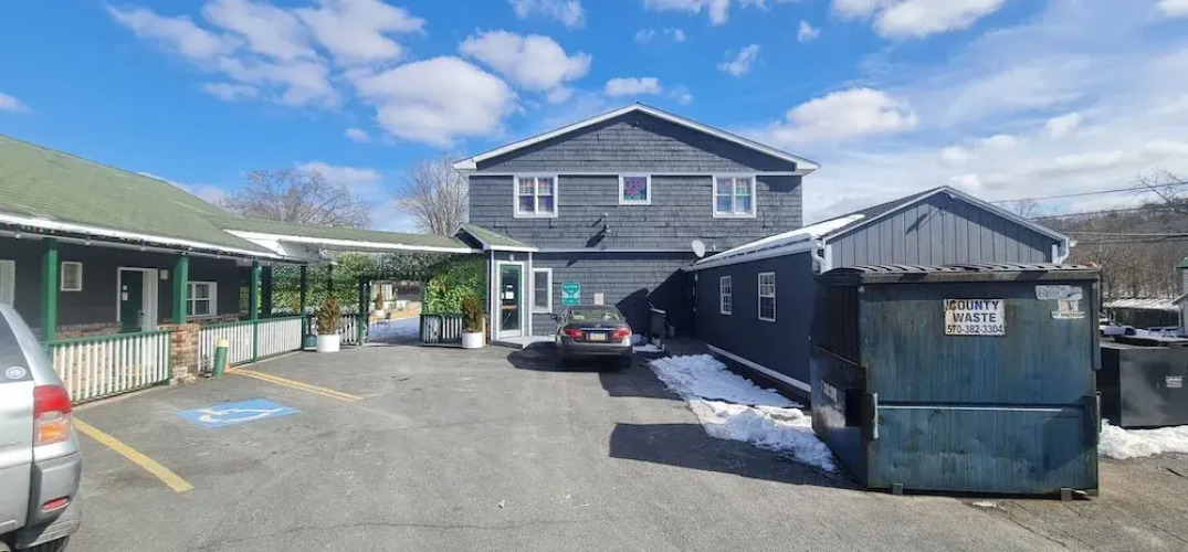 Werry's Cottages Motel & Pub By Oyo East Stroudsburg Poconos - East Stroudsburg, PA