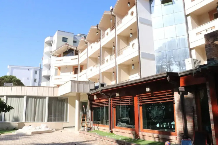Danis Hotel - Golem