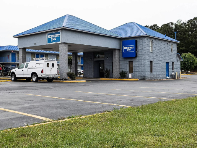 Rodeway Inn & Suites Carrollton - Carrollton, GA