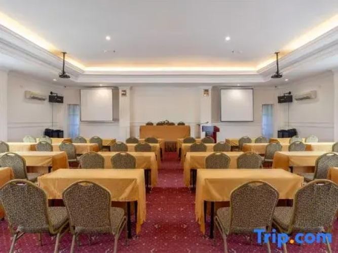 Sutomo Hotel Losari Makassar By Life - Makassar