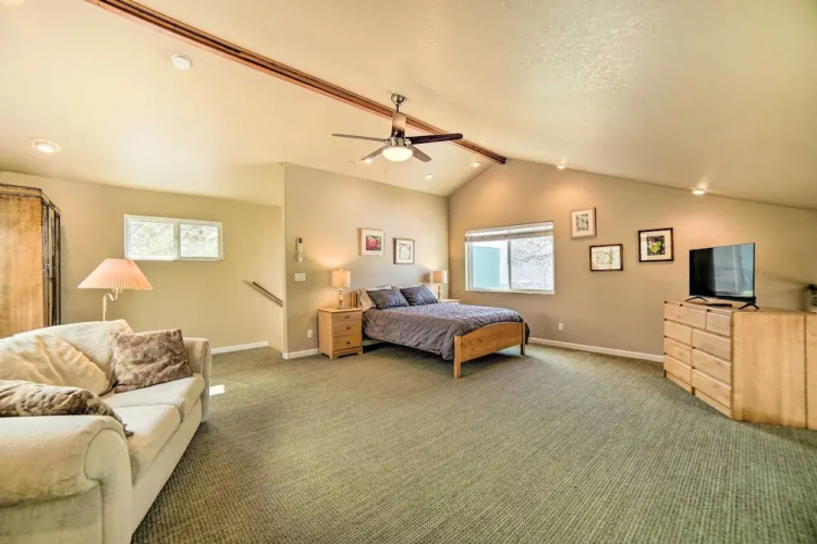 'Hilltop Loft' Ukiah Vacation Rental! - Ukiah, CA