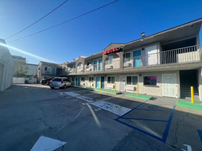 Palm Inn - Culver City, CA