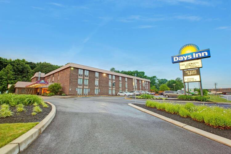 Days Inn By Wyndham East Windsor/hightstown - Freehold, NJ