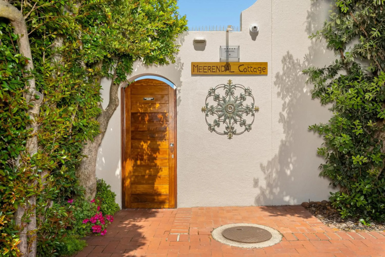 Meerendal Cottage-affordable Luxury - Cape Town