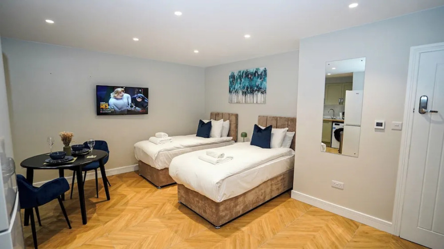 Wisteria F2 - Single Beds - London Heathrow Airport (LHR)