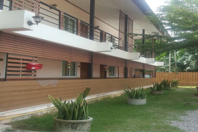 Charlee House - Trang