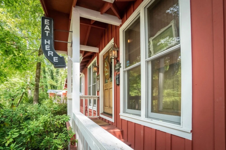 North 40 Lodge & Tavern - Helen, GA