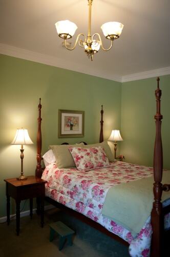 The Green Tree Inn - Grafton, IL