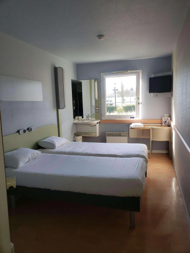Ibis Budget Dommartin Les Cuiseaux - Cuiseaux