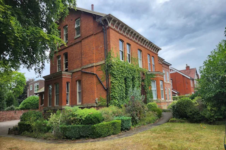 Oyo Cornerstone Manor Hotel - Sale, UK