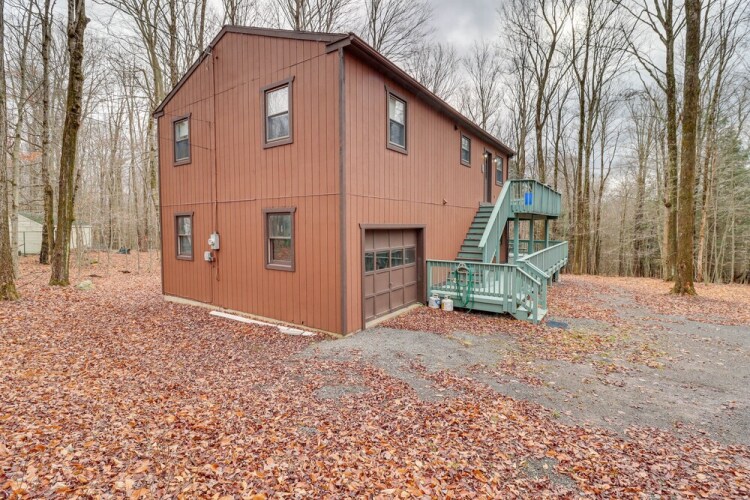 6 Mi To Jack Frost Ski Resort: Family Home W/ Deck - Arrowhead Lake, PA
