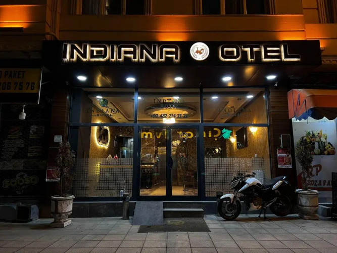 Indiana Hotel - Van