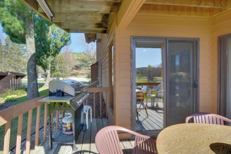 Schuss Mountain Resort Condo: Steps To Golf! - Michigan