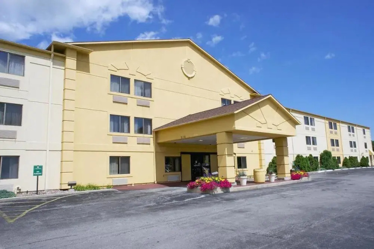La Quinta Inn Milwaukee Glendale Hampton Avenue - Wauwatosa, WI