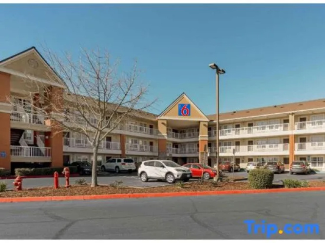 Motel 6 Suites Sacramento Arden Way Ca - Sacramento, CA