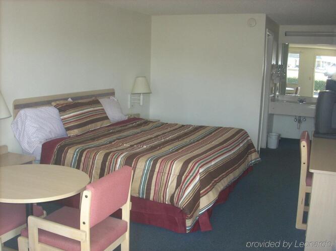 Rodeway Inn - Pulaski, TN