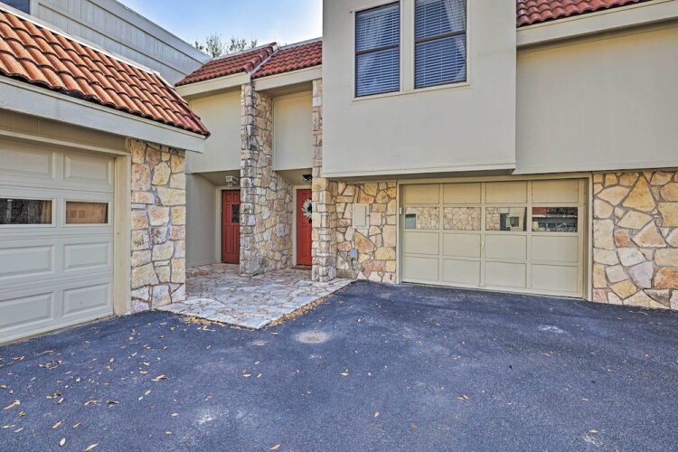 Modern Townhome W/ Patio, Next Door To Resort - Horseshoe Bay, TX