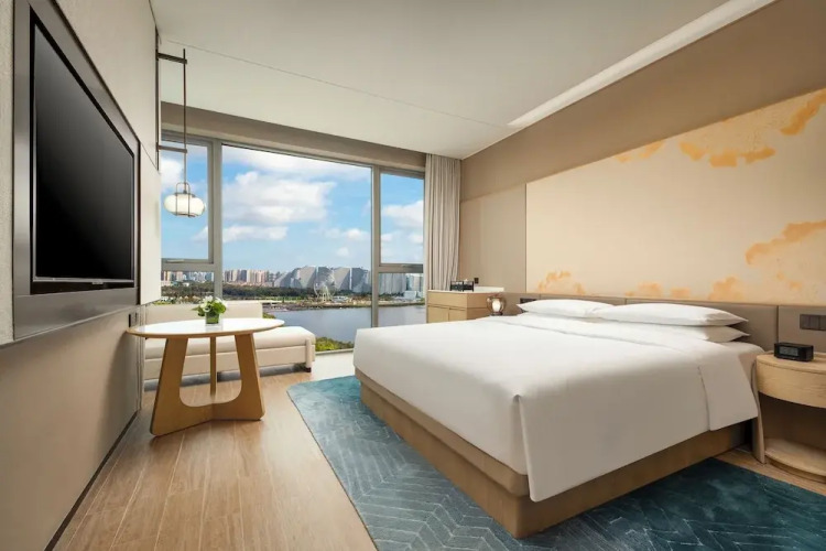 Hualuxe Resort Beihai Silver Beach By Ihg - Beihai