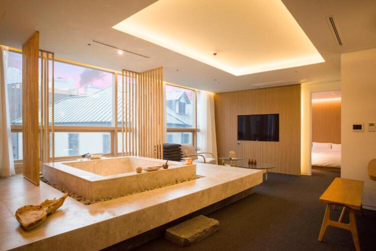 Uh Suite The Myeongdong - Seoul