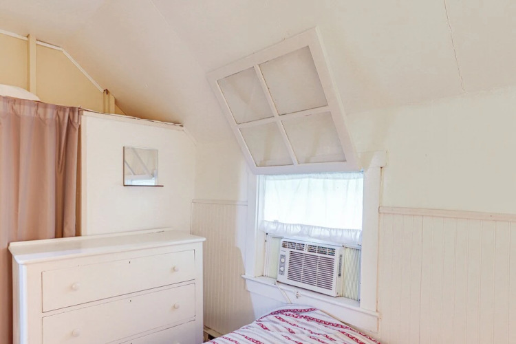 Walk To Lake: Historic Lakeside Marblehead Cottage - Put-in-Bay, OH
