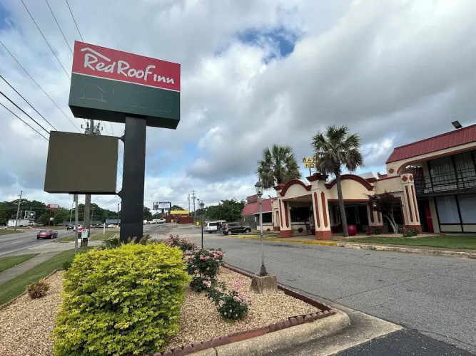 Hometowne Studios By Red Roof Montgomery - Midtown - Montgomery, AL