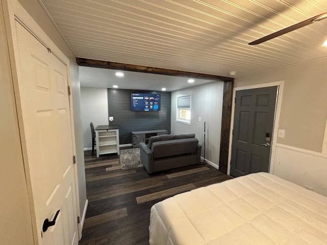 Meads Motel - Erie, PA