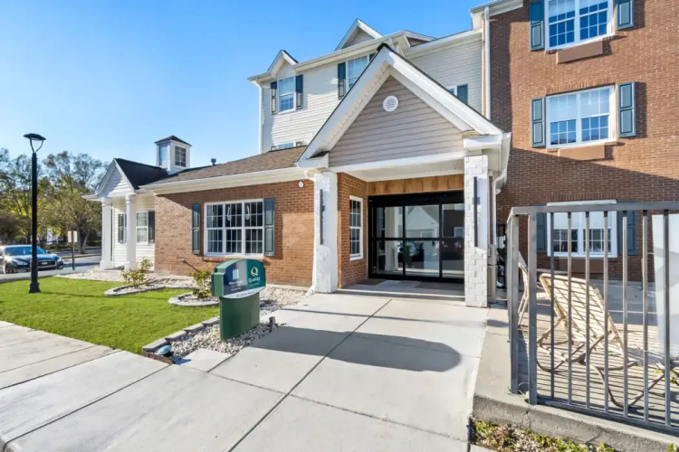 Quality Inn & Suites Columbia Harbison - Lexington, SC