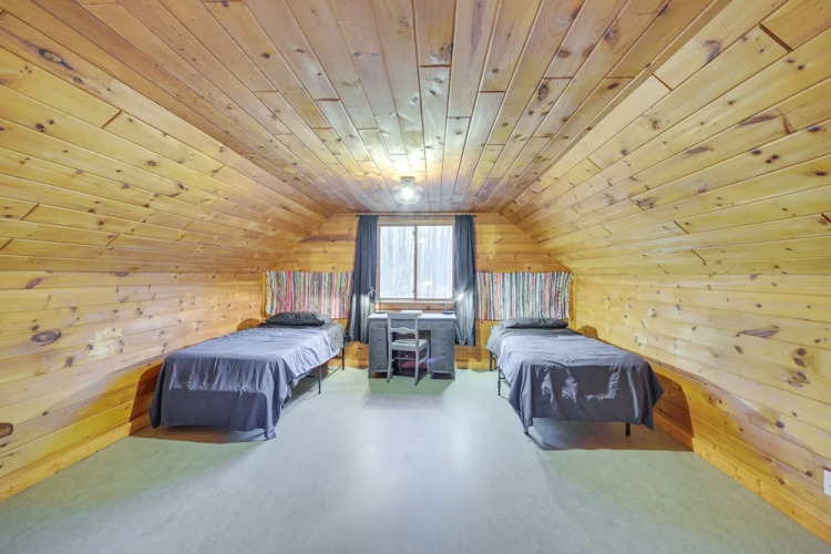 Cozy Wisconsin Cabin W/ Deck, Kayaks & Lake Views! - Hayward, WI