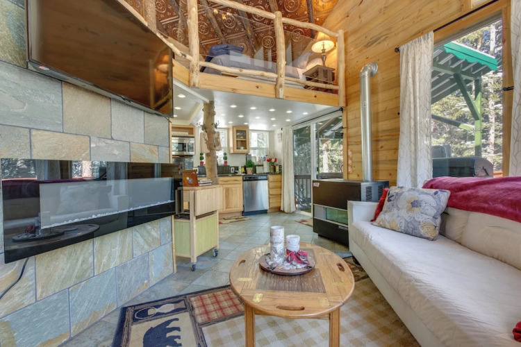 Idaho Springs Cabin W/ Hot Tub On Half Acre! - Idaho Springs, CO