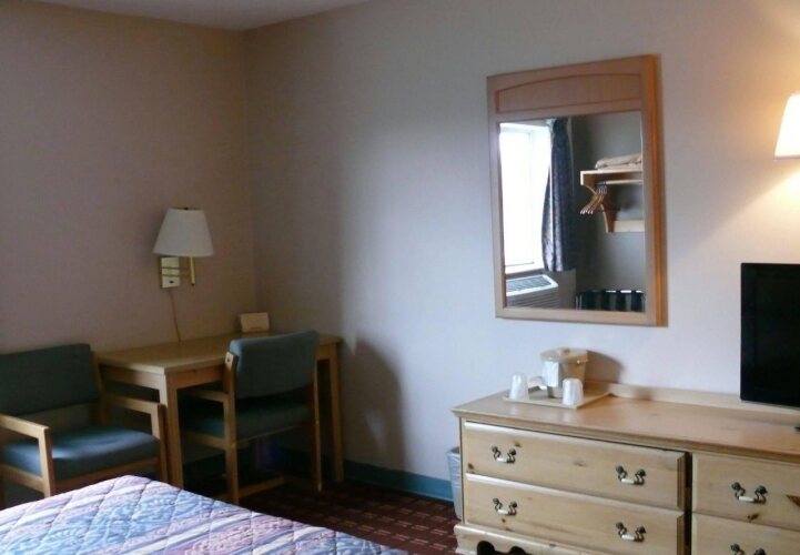 The Woodridge Inn - Connersville, IN