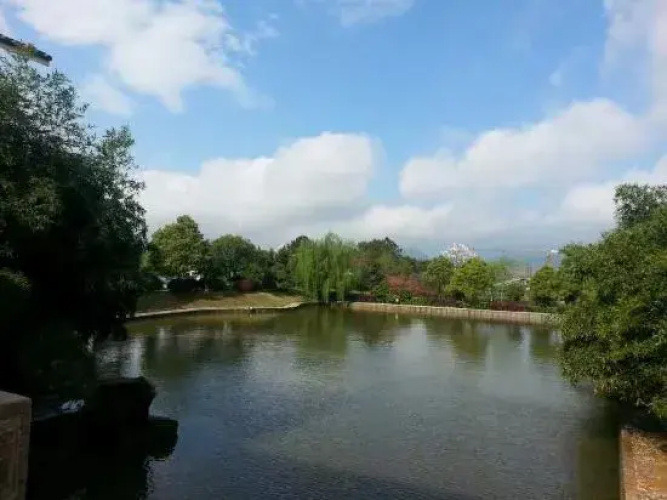 Longhushan Daoyuan Villa - Yingtan