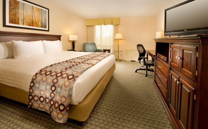 Hotel Lotus - Independence, MO