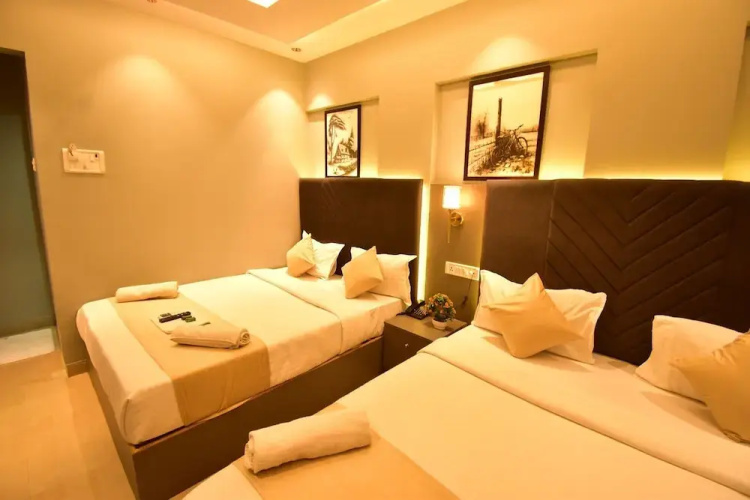 Dhanvantari Hotel - Mumbai