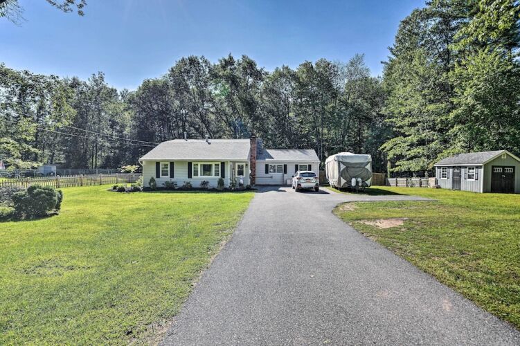 Pet-friendly Saratoga Springs Home W/ Pool! - Saratoga Springs, NY