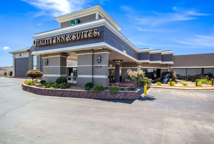 Quality Inn & Suites Kansas City - Independence I-70 East - Lee's Summit, MO
