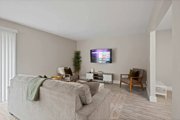 Inviting 2br 2ba Unit In Rochester Hills - Rochester Hills, MI