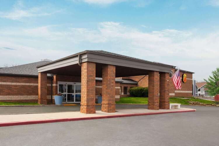 Super 8 By Wyndham Copley Akron - Peninsula, OH