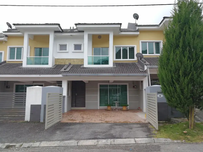 The Woodz Homestay - 2 Storey House - Tanah Rata