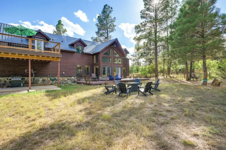 Spacious & Quiet Pagosa Springs Cabin W/ Deck! - Pagosa Springs, CO
