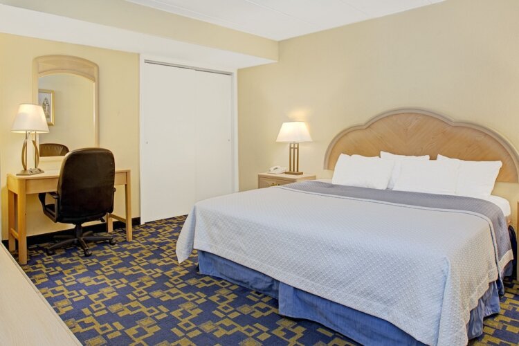 Days Inn By Wyndham East Windsor/hightstown - Allentown, NJ