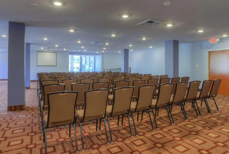 Quality Inn & Suites Chattanooga-east Ridge - Tennessee