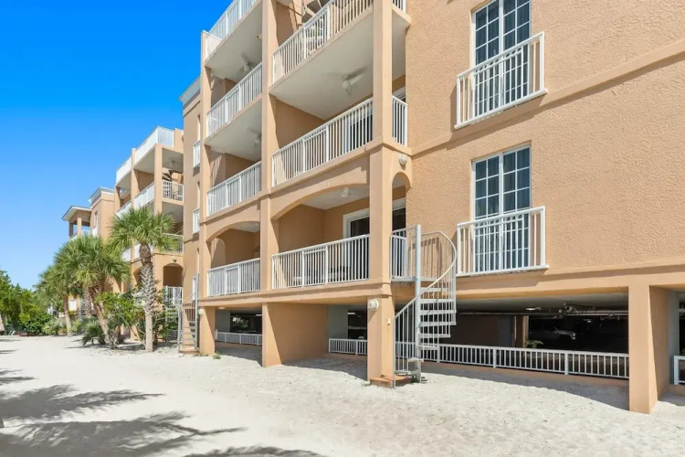 Ocean Front 1br Suite With Direct Beach Access - Stock Island, FL