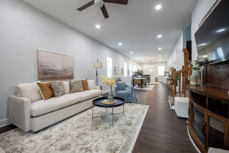 Spacious 5-bedroom Blue Bungalow - Indianapolis, IN