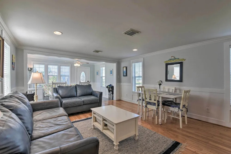 Galveston Cottage W/ Deck: Walk To Beach! - Galveston