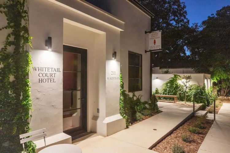 Whitetail Court Hotel - Fredericksburg, TX