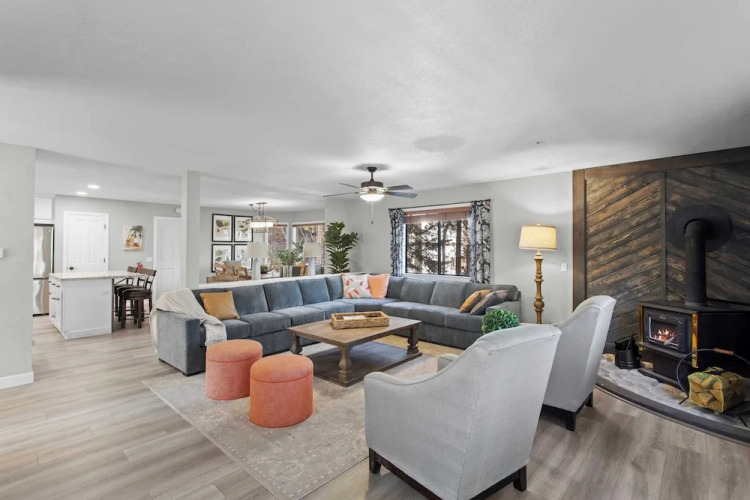 5bdr Stay W/ Fireplace, Game Room & Family-friendly Amenities Arrowhead Chalet By Avantstay - Crestline, CA