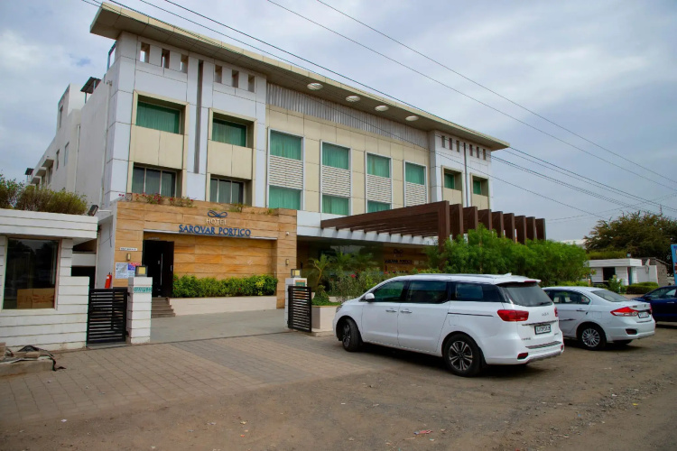 Ambar Sarovar Portico Hotel - Gandhidham - Gandhidham